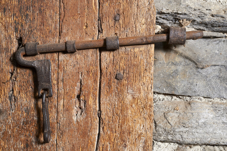 Catenacci antichi su portoncini von Franco Monti (2011) : Fotografie ...